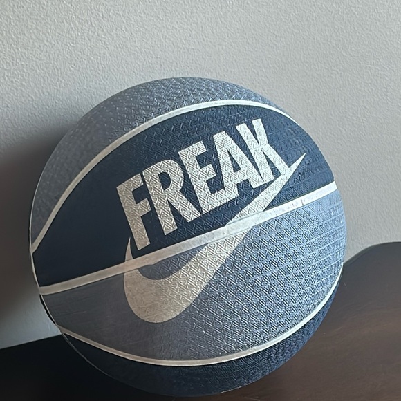 Nike | Toys | Nike Freak Giannis Antetokounmpo Playground 2 Basketball ...